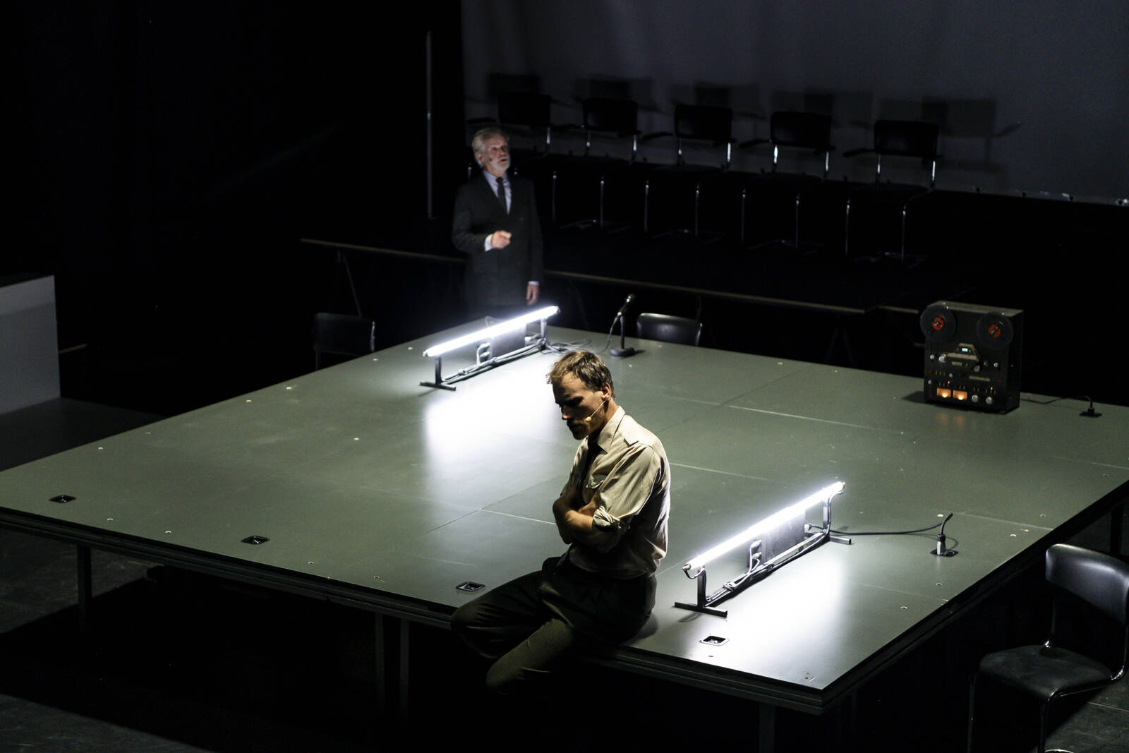 Hitler is dead, I repeat, Adolf Hitler is dead - Het nieuwstedelijk